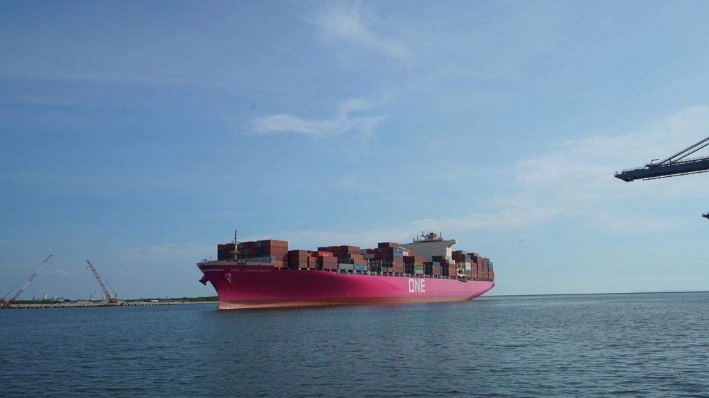 Hutchison Ports Thailand ต้อนรับเรือขนส่งตู้สินค้า MV ONE COMMITMENT ลำ ...