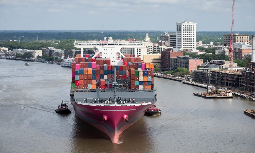 เรือขนส่งตู้สินค้า ‘Stork’ของ ONE เข้าเทียบท่าเรือ Port of Savannah ...