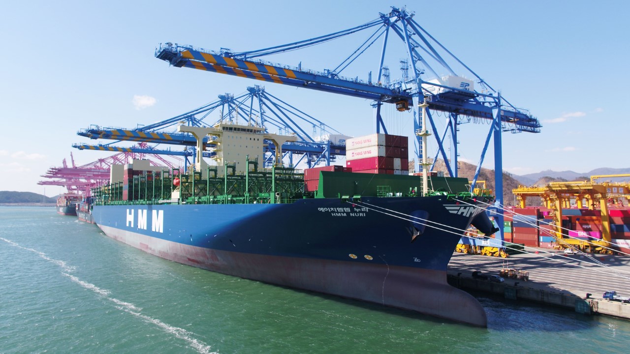 HMM Takes Delivery of First 16,000 TEU Containership HMM Nuri ...