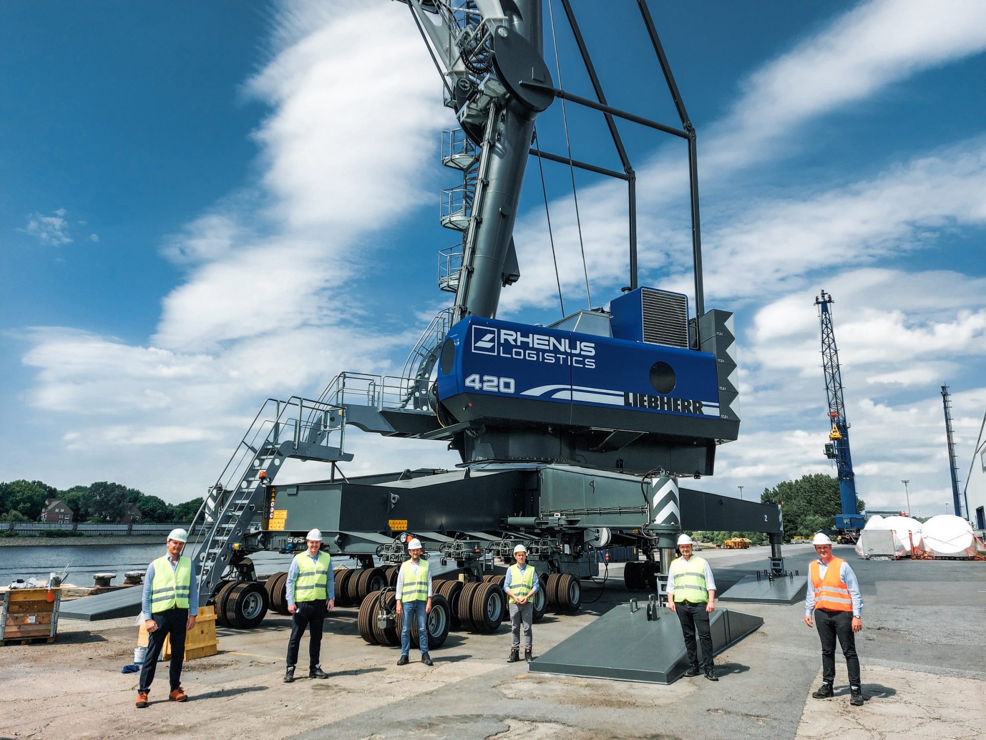 Rhenus Midgard รับมอบเครนหน้าท่าแบบเคลื่อนที่ของ Liebherr - Logistics ...