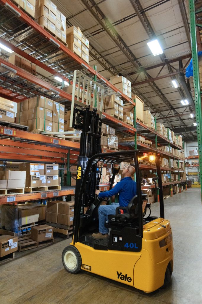 Yale เปิดตัวรถฟอร์คลิฟท์ รุ่น 4,000 ปอนด์ พร้อมแบตเตอรี่ลิเธียมไอออนใน ...
