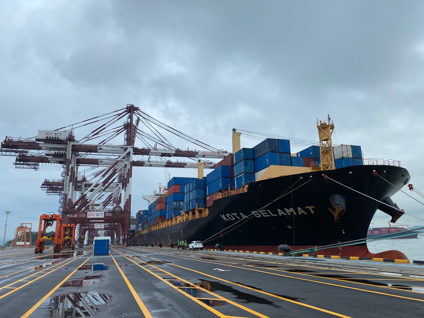 PIL’s SWS and WS6 services call at new Busan Container Terminal