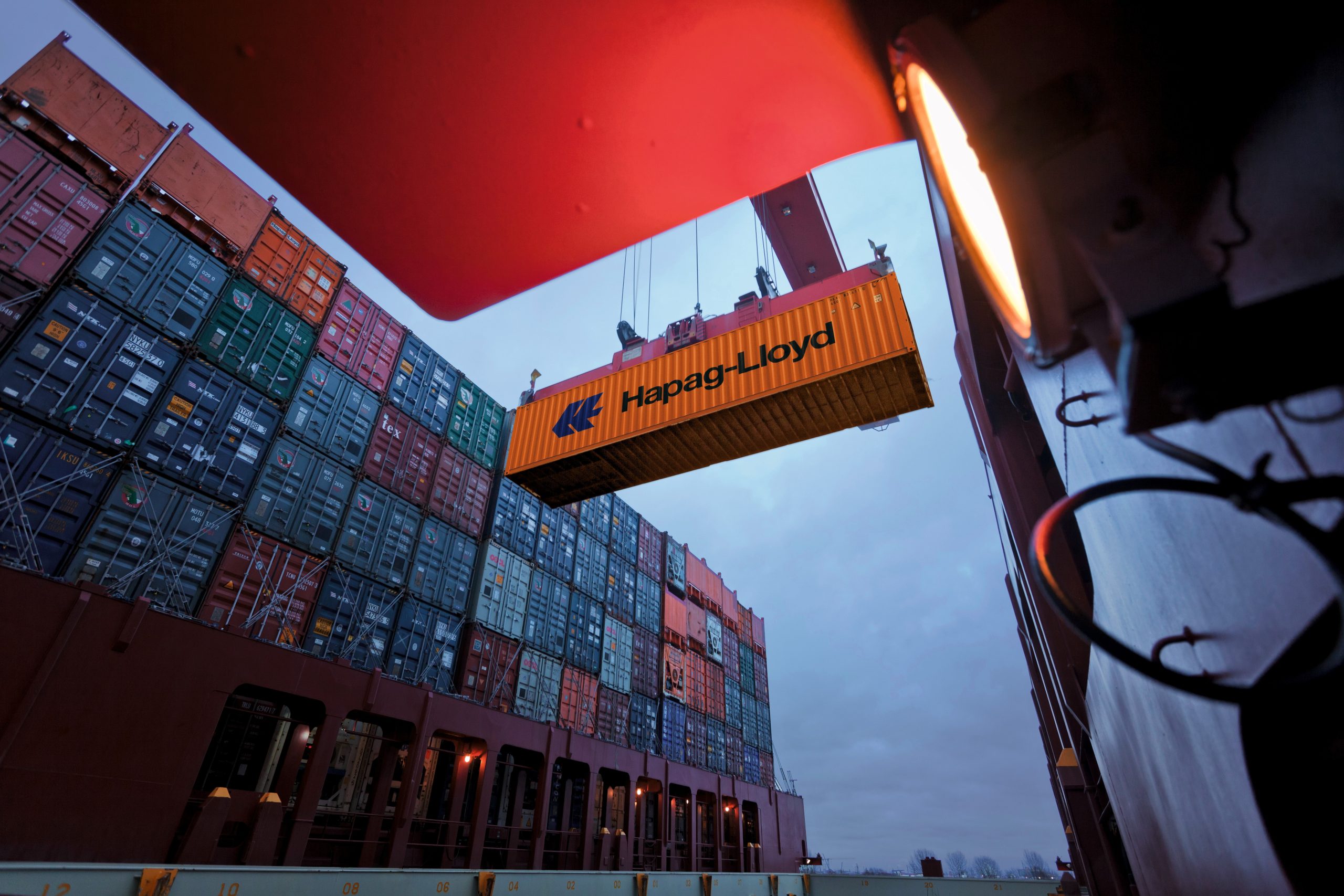 Hapag-Lloyd acquires stake in the Spinelli Group - Logistics Manager