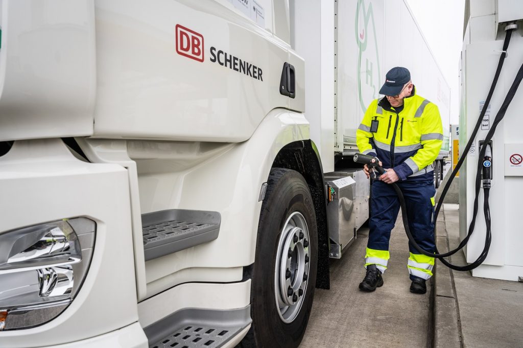 DB Schenker and hylane unveil 40-ton Truck powered by Hydrogen