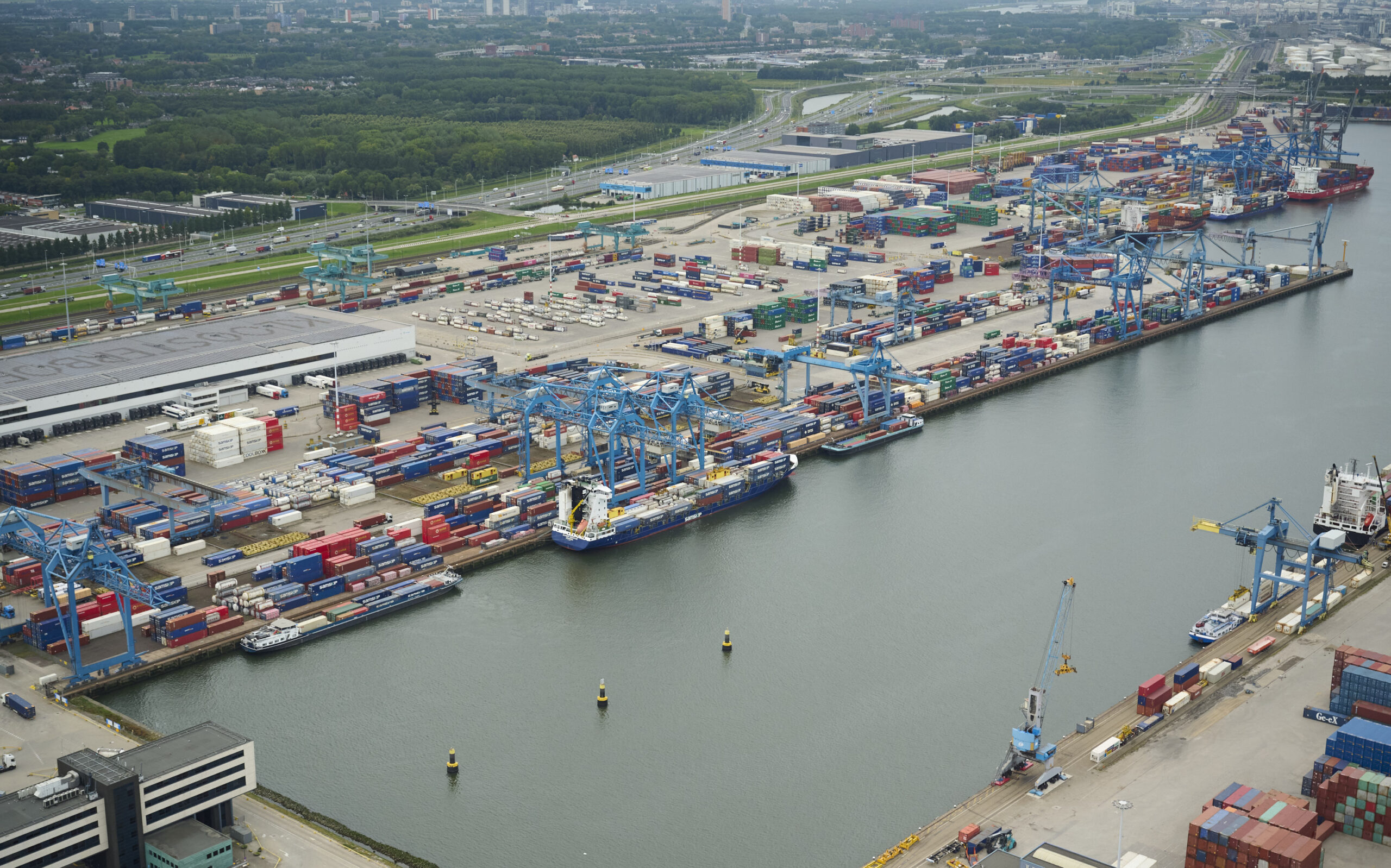Rotterdam Short Sea Terminals สั่งซื้อรถคานขนถ่ายสินค้าแบบไฮบริดจาก ...