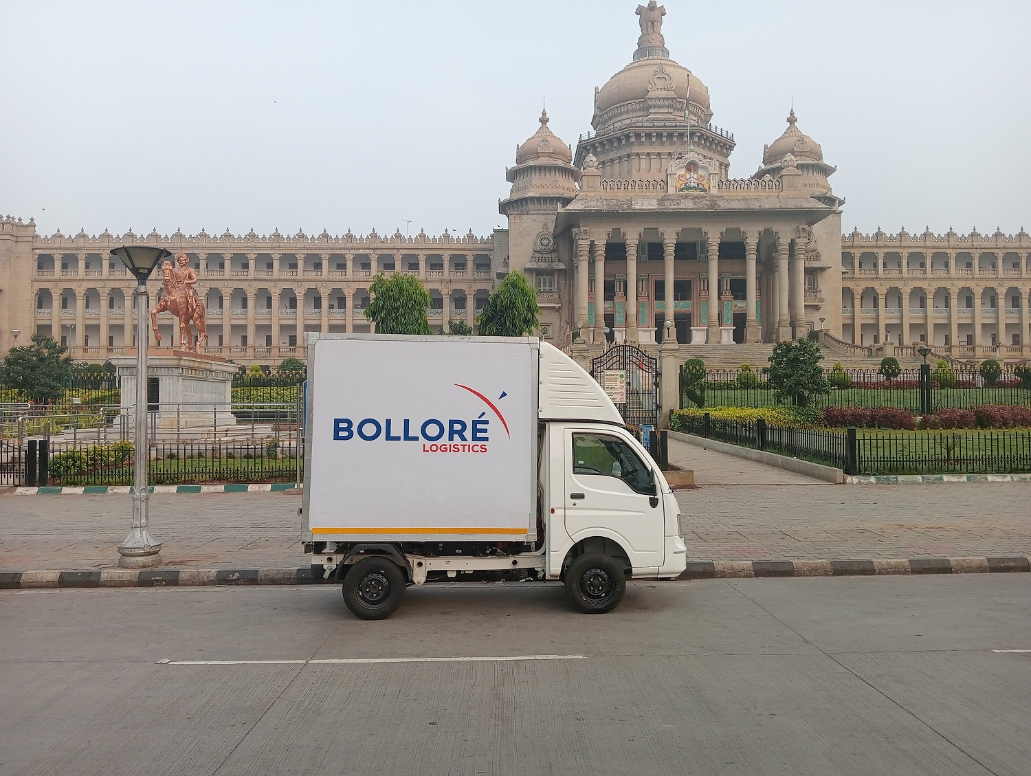 Bolloré Logistics India เพิ่มรถบรรทุกไฟฟ้าอีก 2 คัน - Logistics Manager