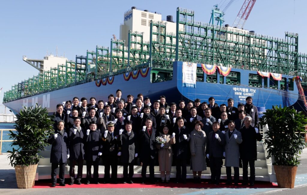 HMM Takes Delivery of 13,000 TEU Containership HMM Garnet - Logistics ...