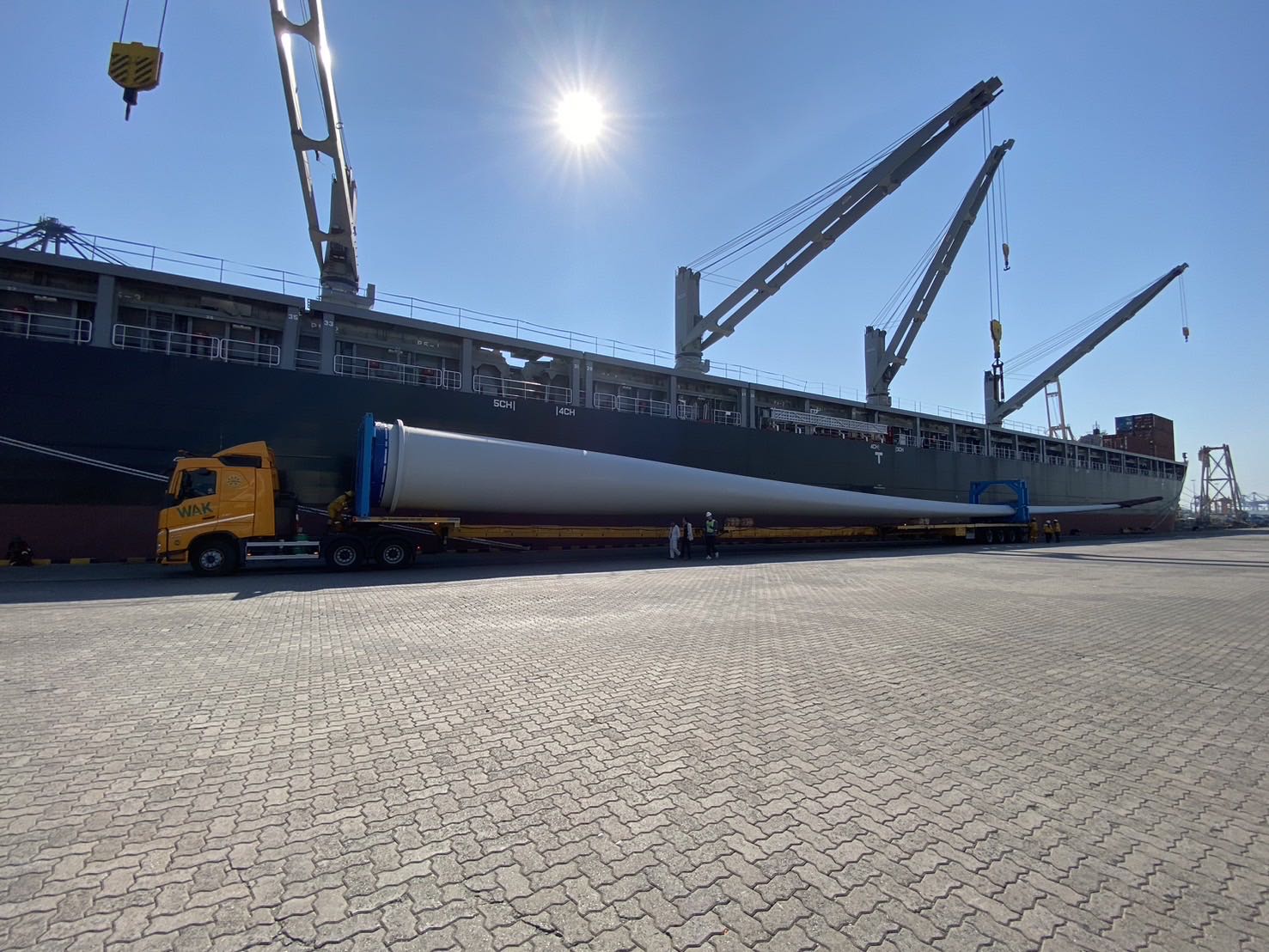 Heavy Lift Vessel GUANG FU Arrives at Laem Chabang Port in Thailand
