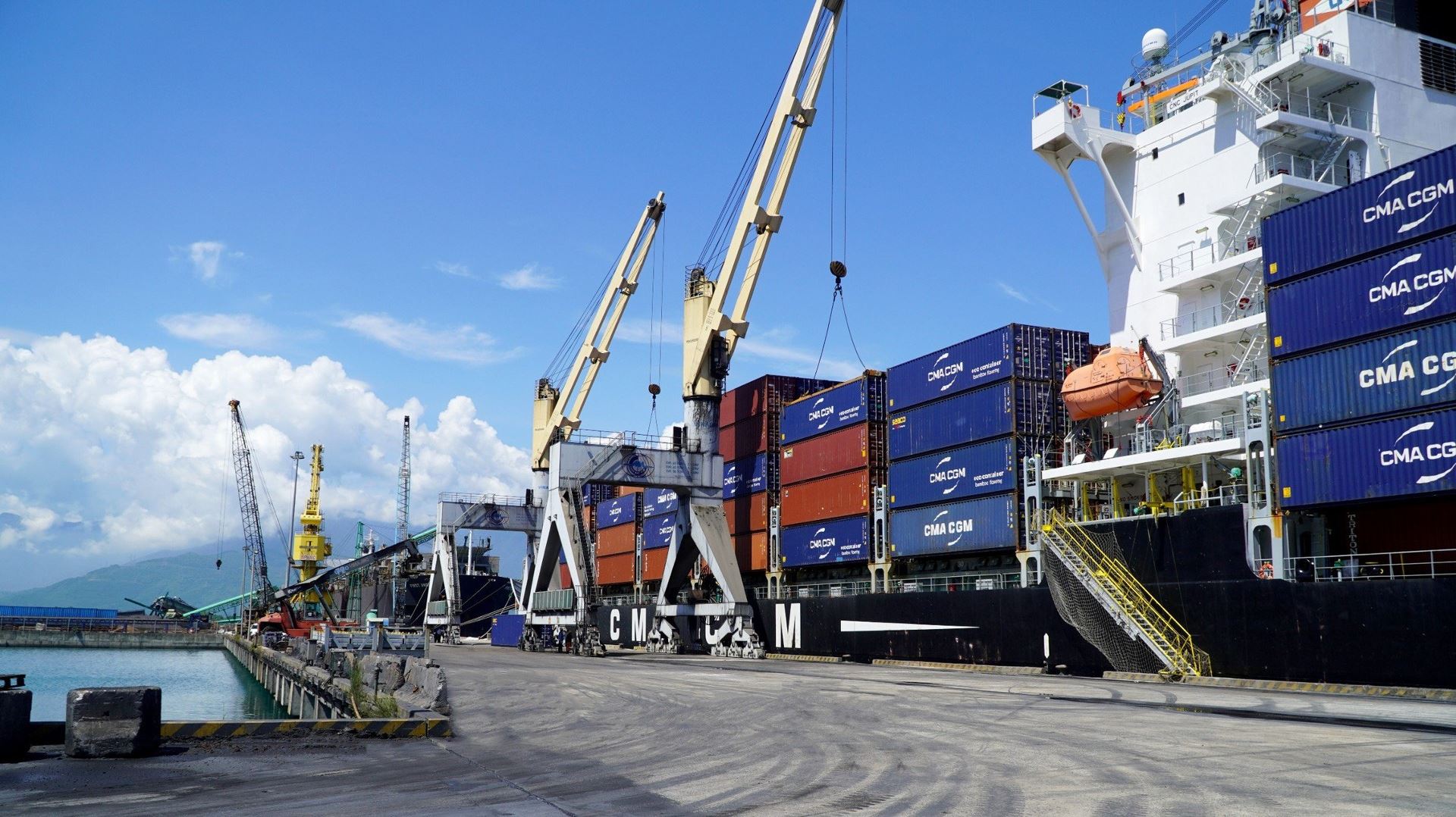 CNC ปฏิบัติการเดินเรือภายใต้บริการ JTVS เข้าเทียบท่าเรือ Chan May ครั้งแรก - Logistics Manager