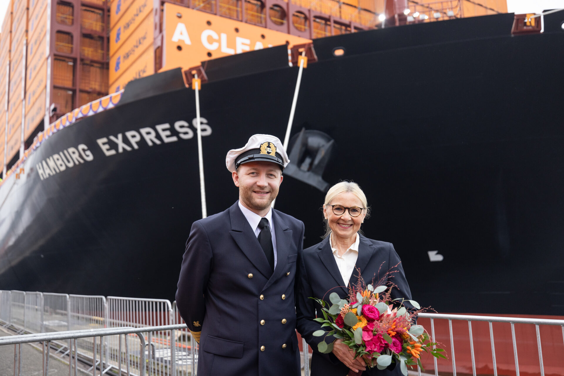 Hapag-Lloyd จัดพิธีตั้งชื่อเรือ Hamburg Express ณ ท่าเรือ Hamburg ...