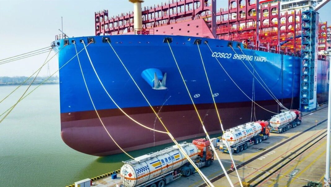 COSCO SHIPPING ส่งมอบเรือขนส่งตู้สินค้าเชื้อเพลิงคู่พลังงานเมทานอลขนาด ...