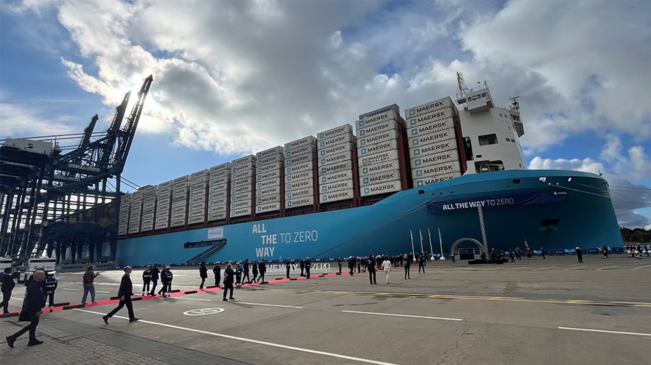 Maersk Names Dual-Fuel Methanol Vessel "Adrian Mærsk" in Rotterdam