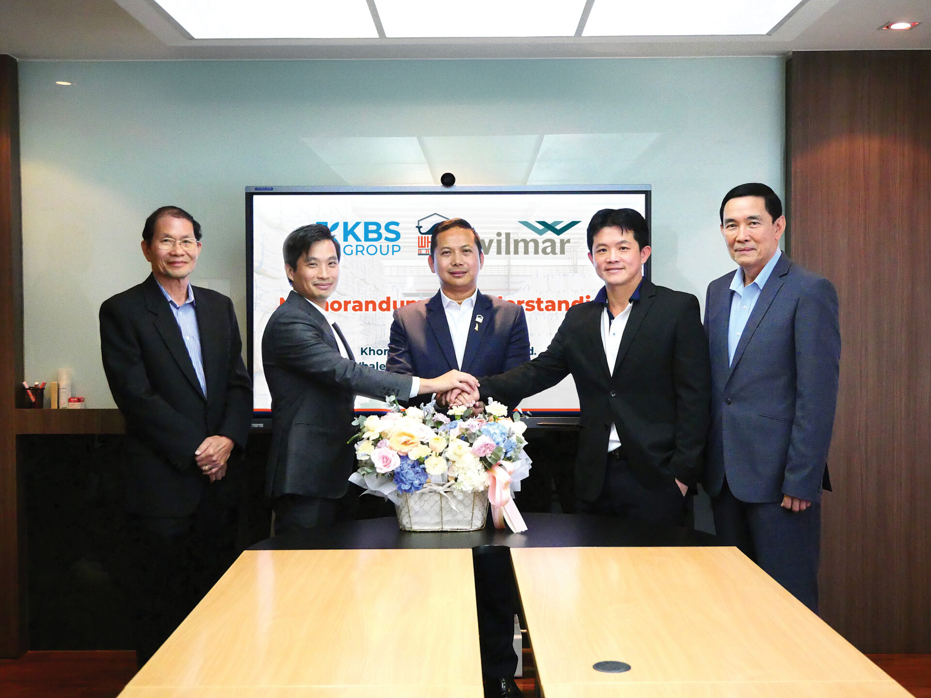 Whale Logistics Group ผนึกกำลังบริษัท น้ำตาลครบุรี จำกัด (มหาชน) (KBS Sugar) และบริษัท Wilmar ...