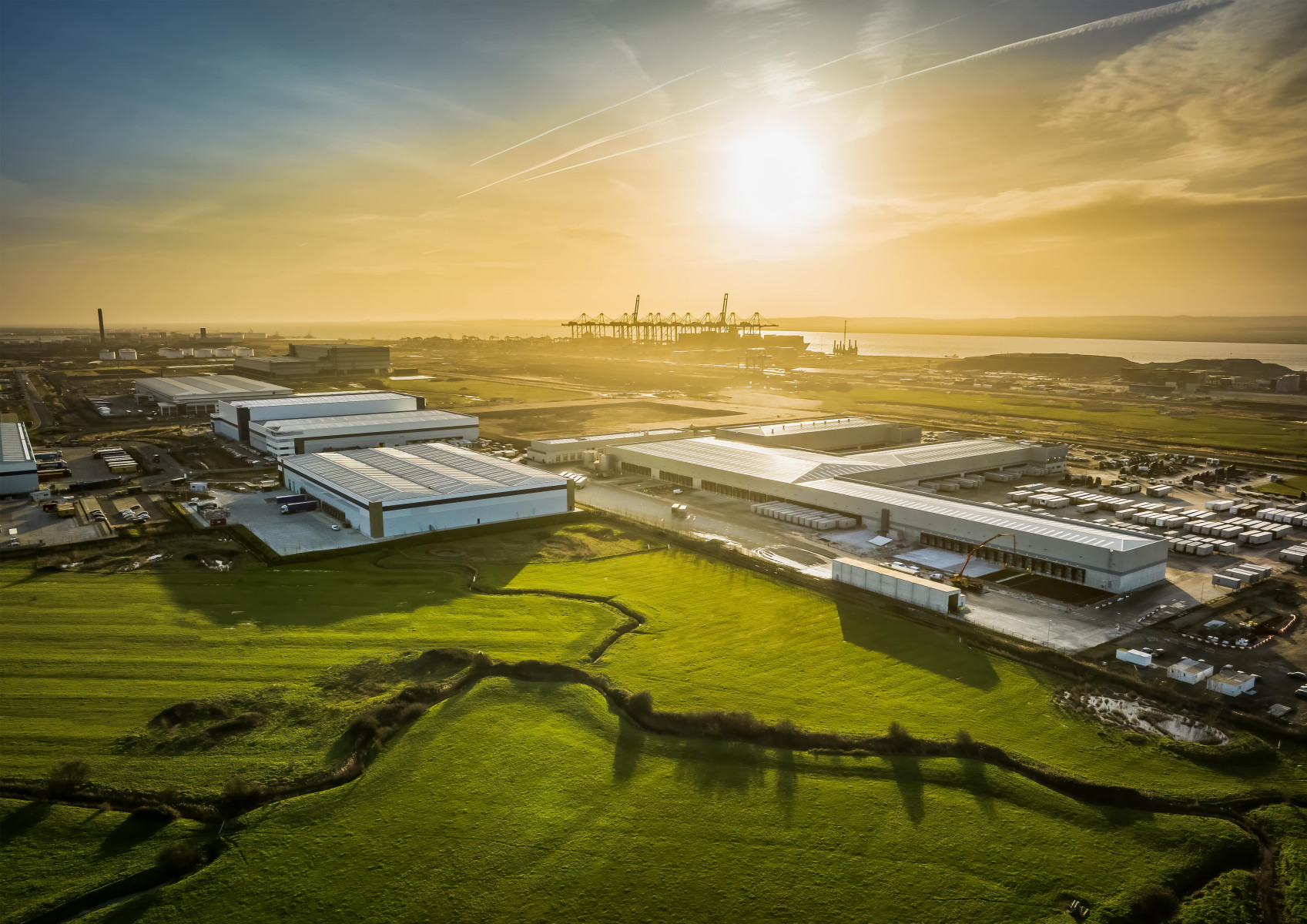 DP World Launches Groundbreaking BOXBAY Empty Superstack at London Gateway